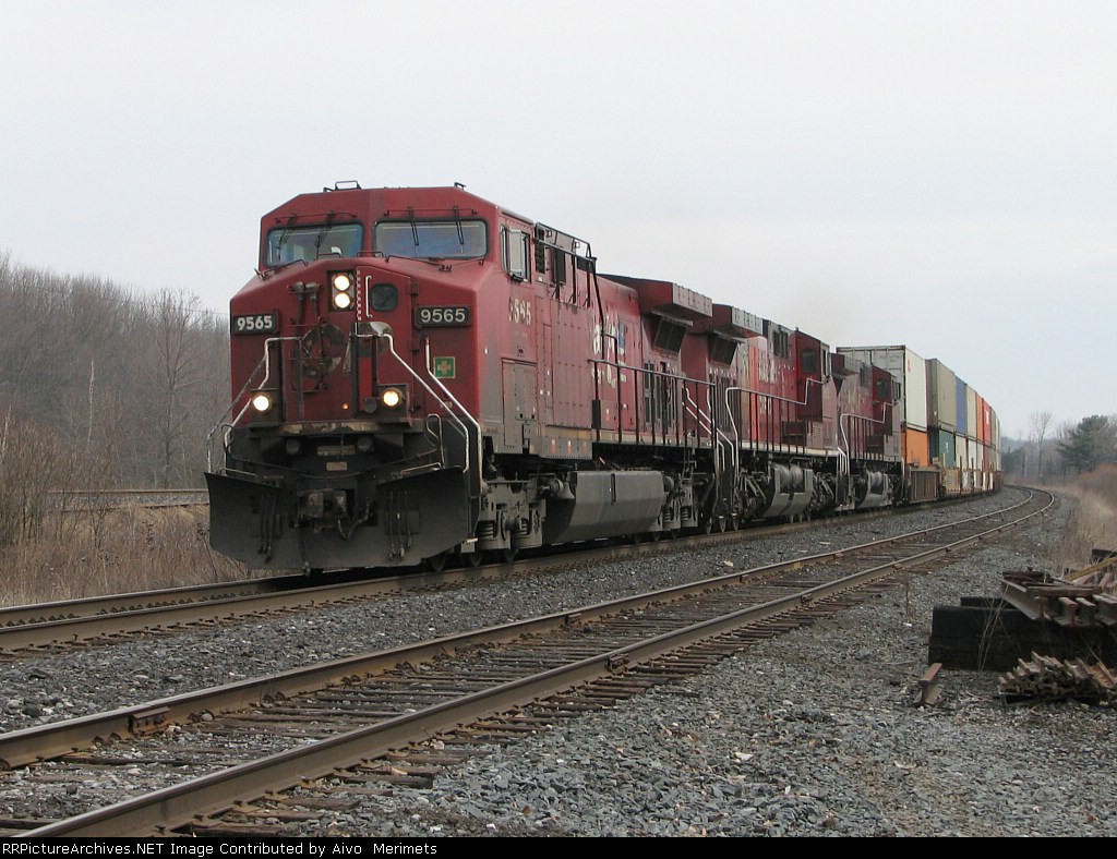CP 9565 at Spicer Siding